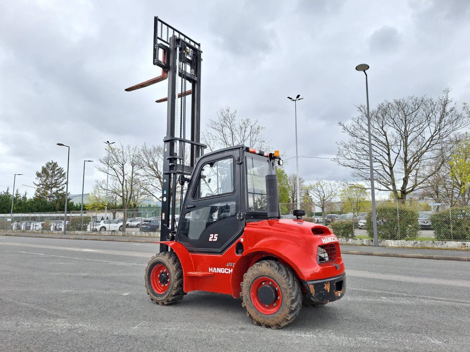 Chariot élévateur tout terrain d'occasion en vente sur CAPM Europe