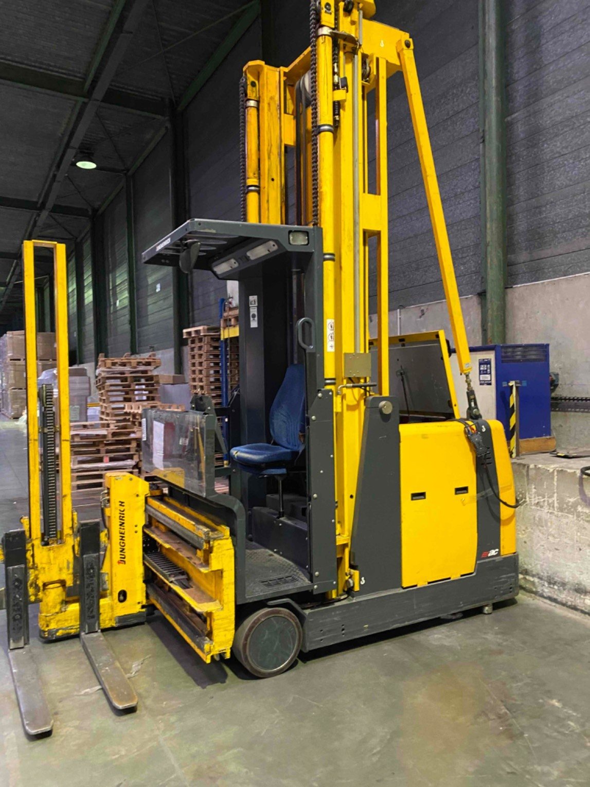 Chariot tridirectionnel à nacelle élevable Jungheinrich ETX K 125 SG100 ...