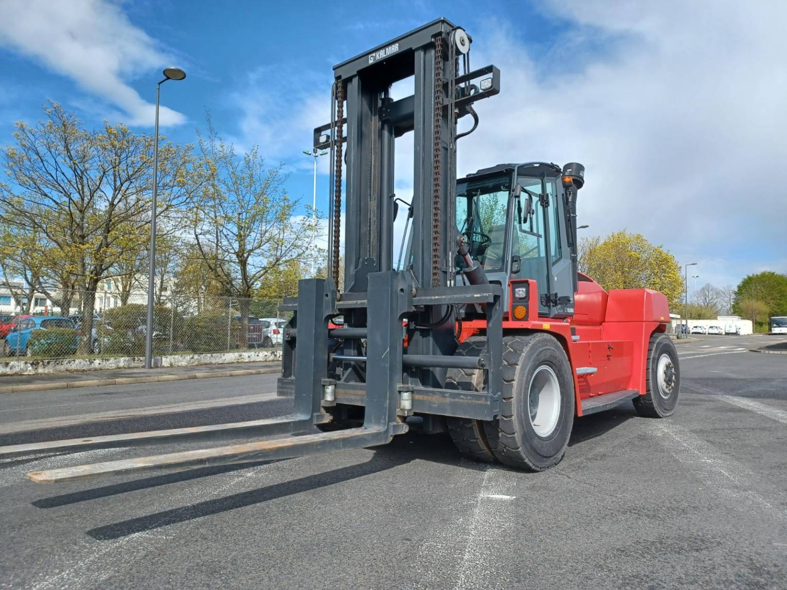 Chariot élévateur frontal 4 roues Kalmar DCG160-12T à vendre sur CAPM ...