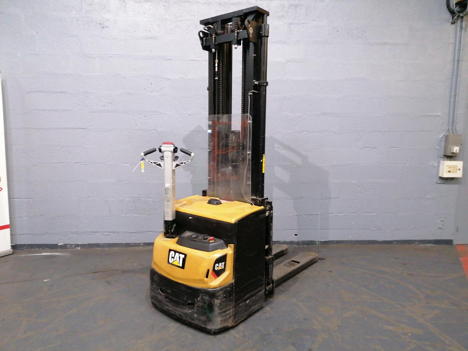 Gerbeur accompagnant Caterpillar NSP16N2 à vendre sur CAPM Europe