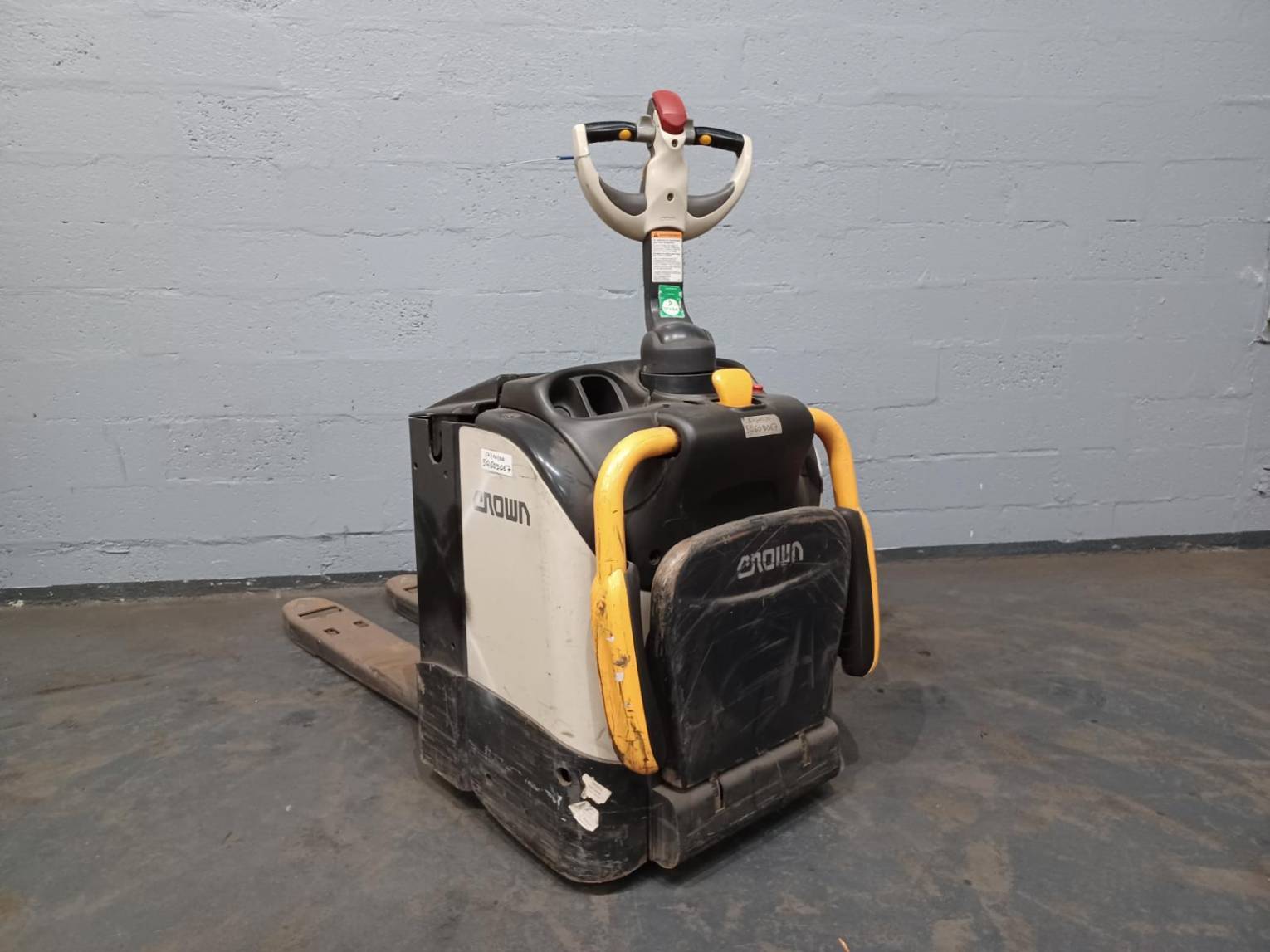 Transpalette porté debout Crown WT3040-20 d'occasion en vente sur CAPM ...