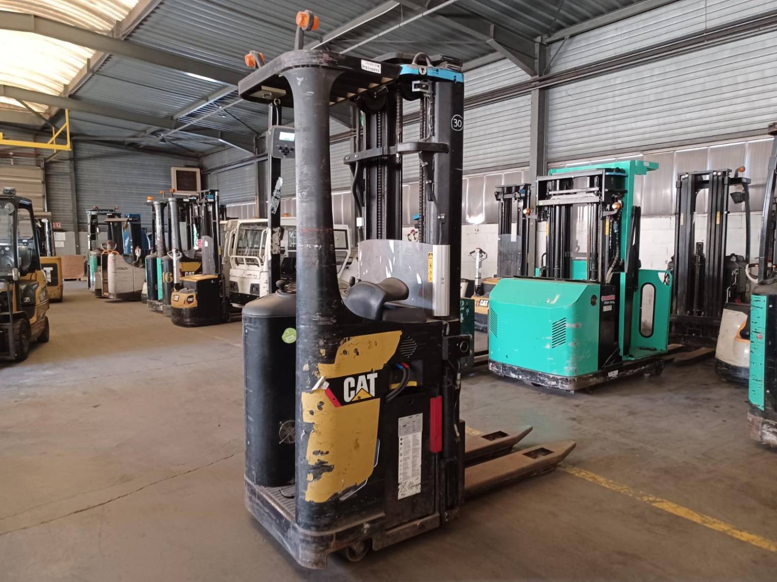 Gerbeur porté debout Caterpillar NSR20N à vendre sur CAPM Europe