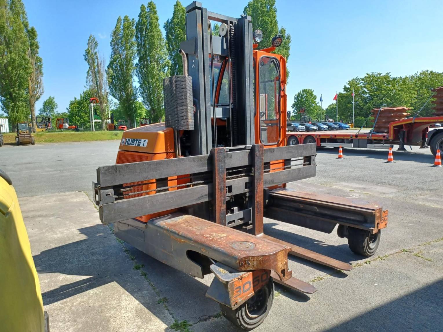 Chariot élévateur latéral multidirectionnel Hubtex DQ45G à vendre sur ...