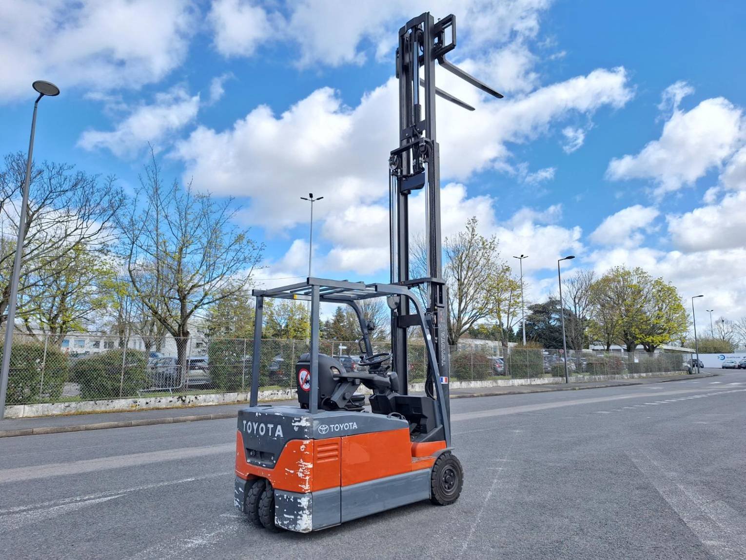 Chariot élévateur frontal 3 roues d'occasion en vente sur CAPM Europe