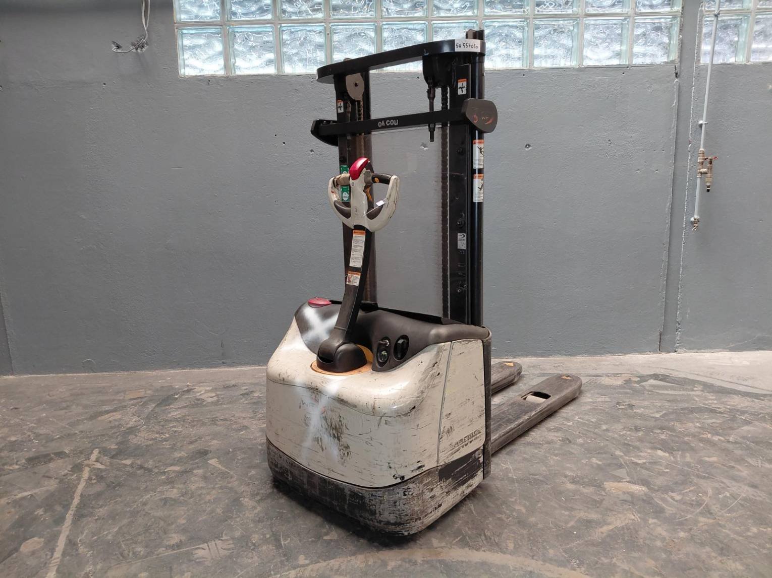 Gerbeur accompagnant Crown WF3000 1.2 à vendre sur CAPM Europe